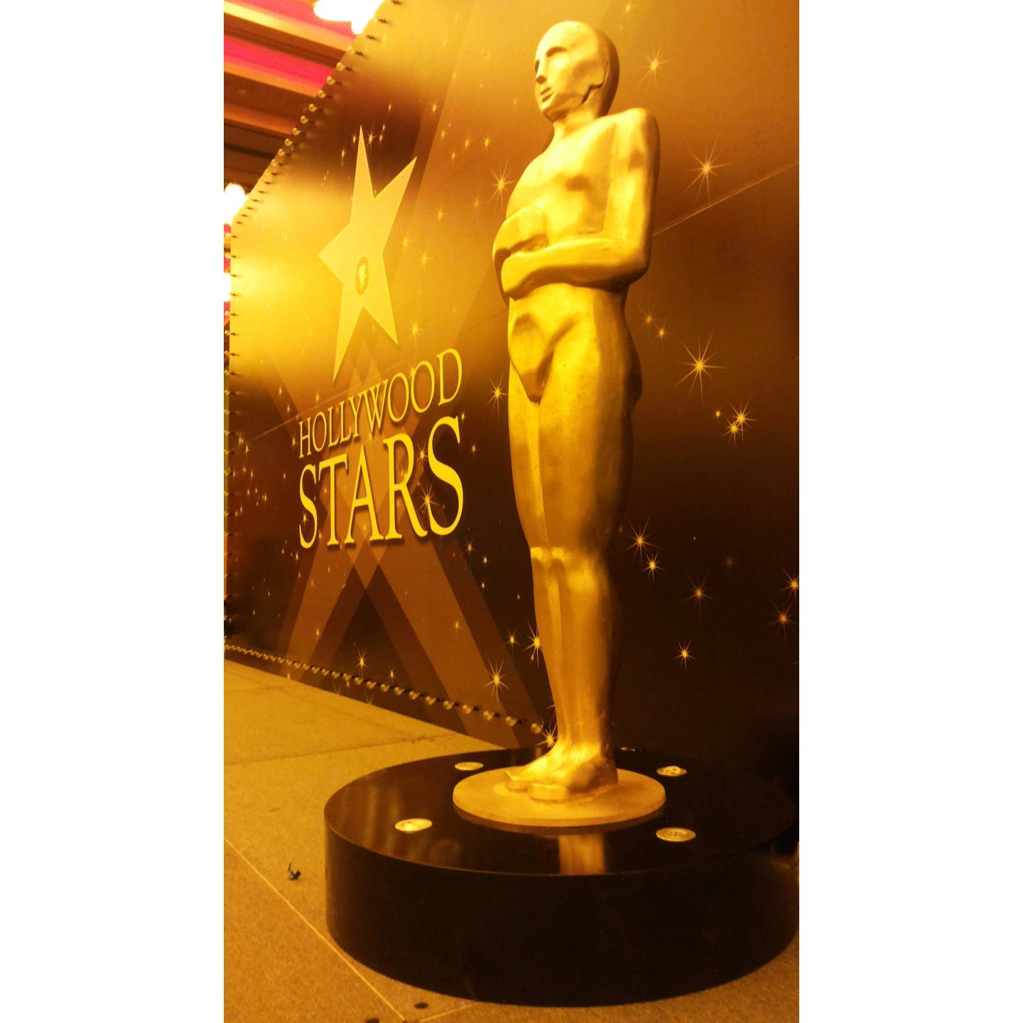 Oscar Statue - Sg's Largest Thematic Ballroom Props and DnD Decor ...