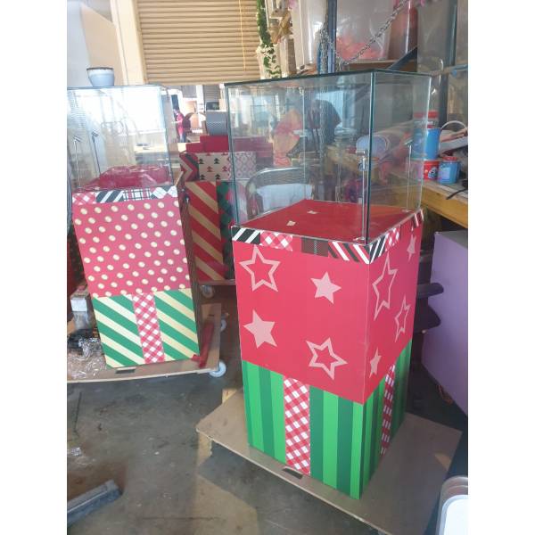 Glass Product Display Showcase - SG's Largest Lighted Glass Display ...