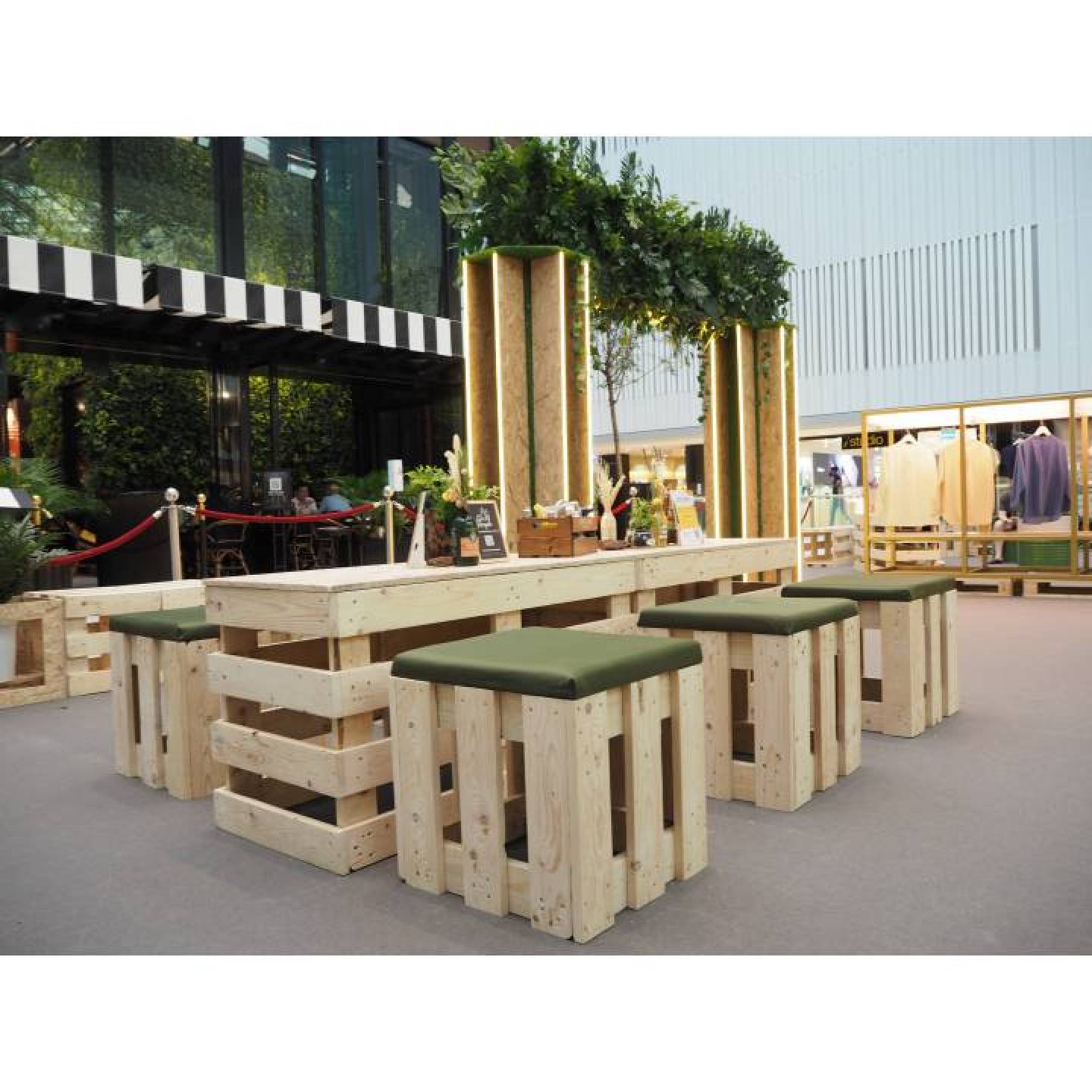 Upcycled Pallet Seat - Tradeshow Furniture and Roadshow Furniture for ...