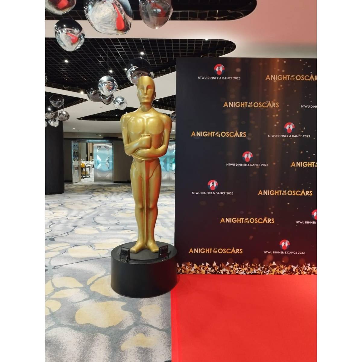 Oscar Statue - Sg's Largest Thematic Ballroom Props and DnD Decor ...