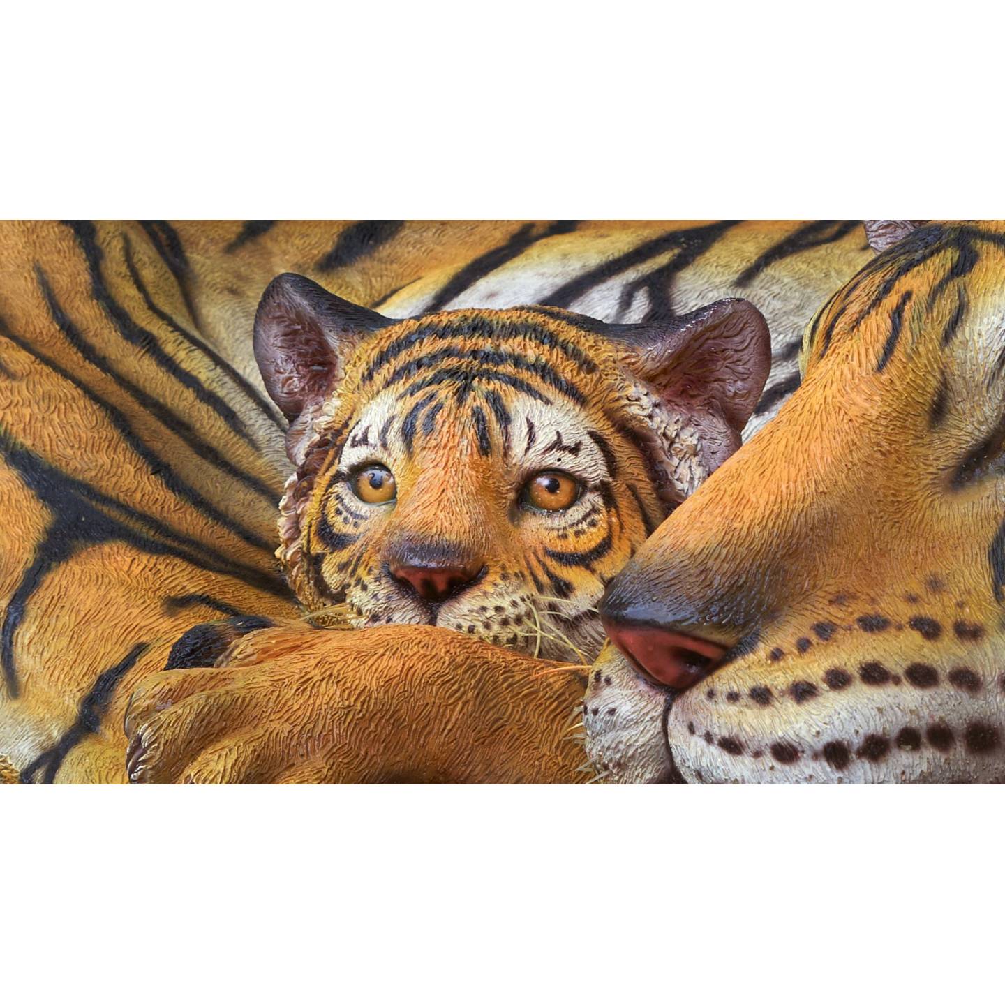 Tiger with Tiger Cub - Large Tiger Sculptures and Statues Rental Platform