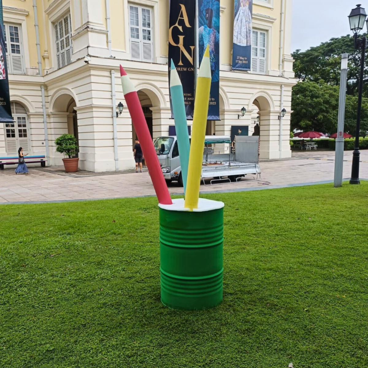 Giant Colored Pencils in Barrel - SG Largest Creative Artistic ...