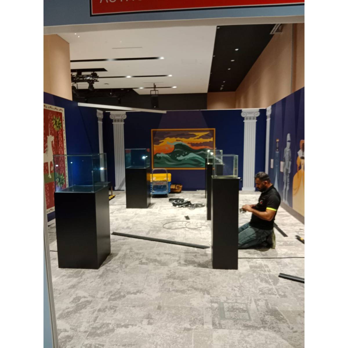 Glass Product Display Showcase - SG's Largest Lighted Glass Display ...