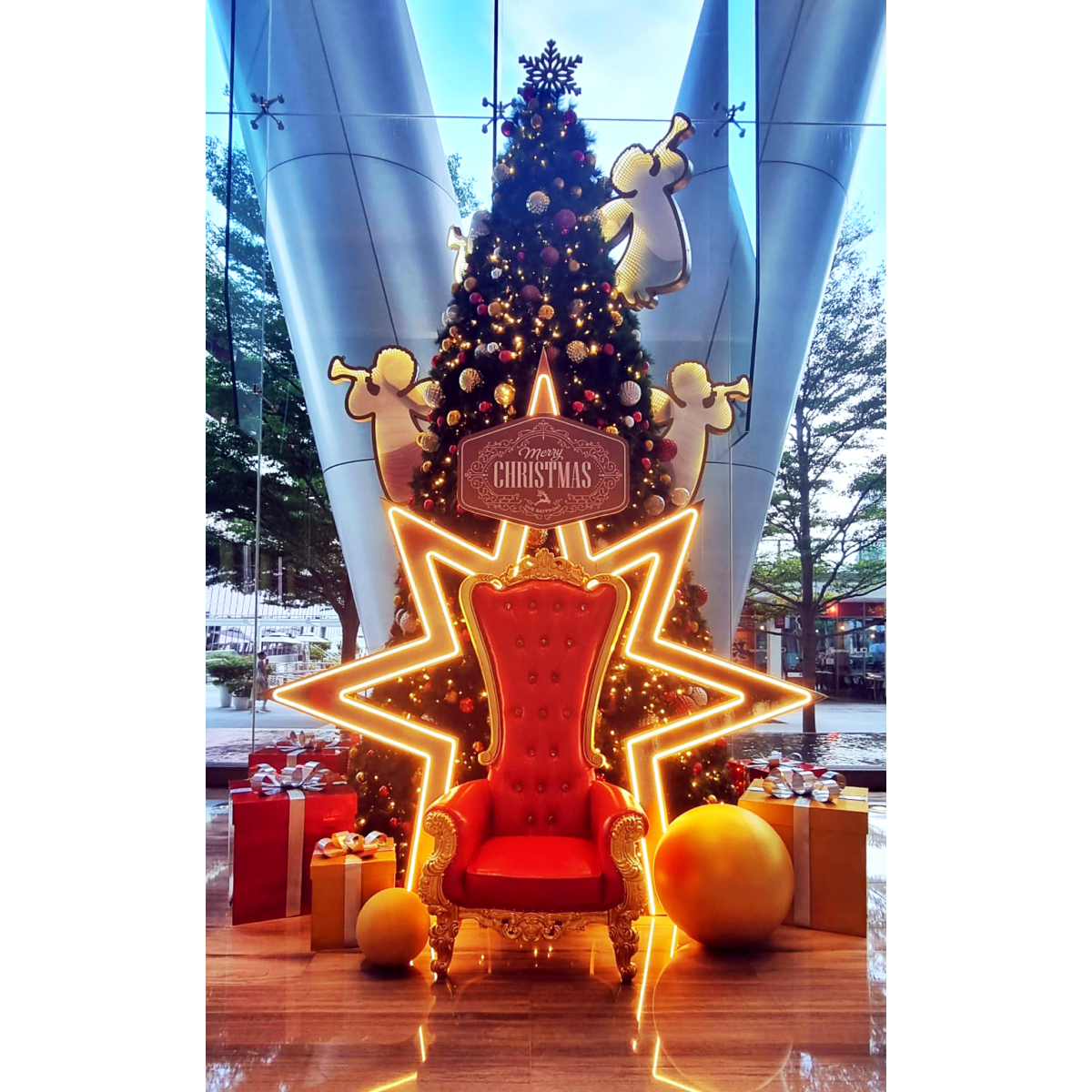 Throne Chair with Star Burst and Christmas Decor - SG's Largest Photo ...